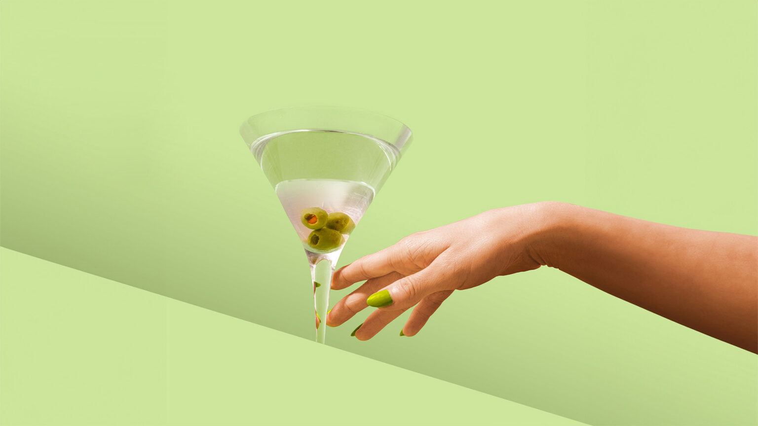 Alcohol Influencers Shaking Up Their Favorite Drinks - IZEA Worldwide, Inc
